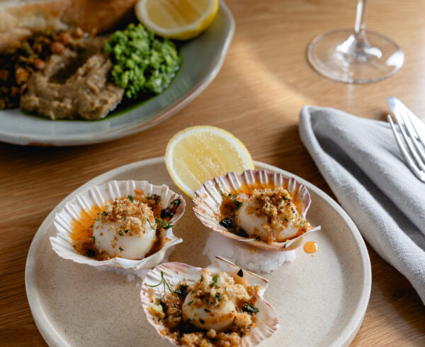 Eat & Drink at Flinders Hotel - Coastal Dining with Local Flavours