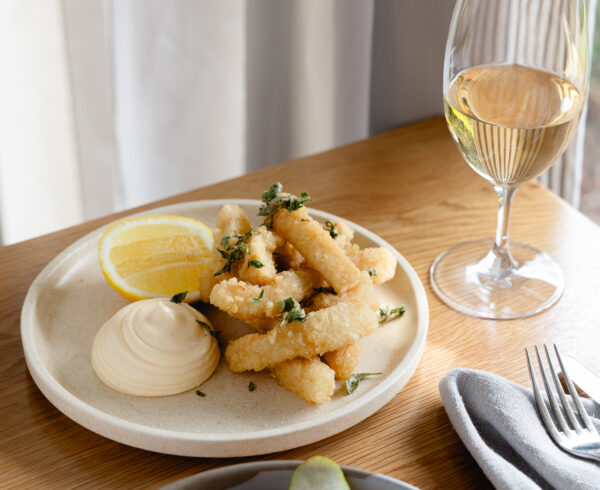 Eat & Drink at Flinders Hotel - Coastal Dining with Local Flavours